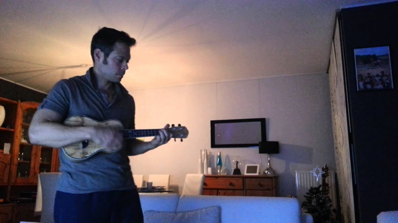 Zen Anitta Ukulele - YouTube