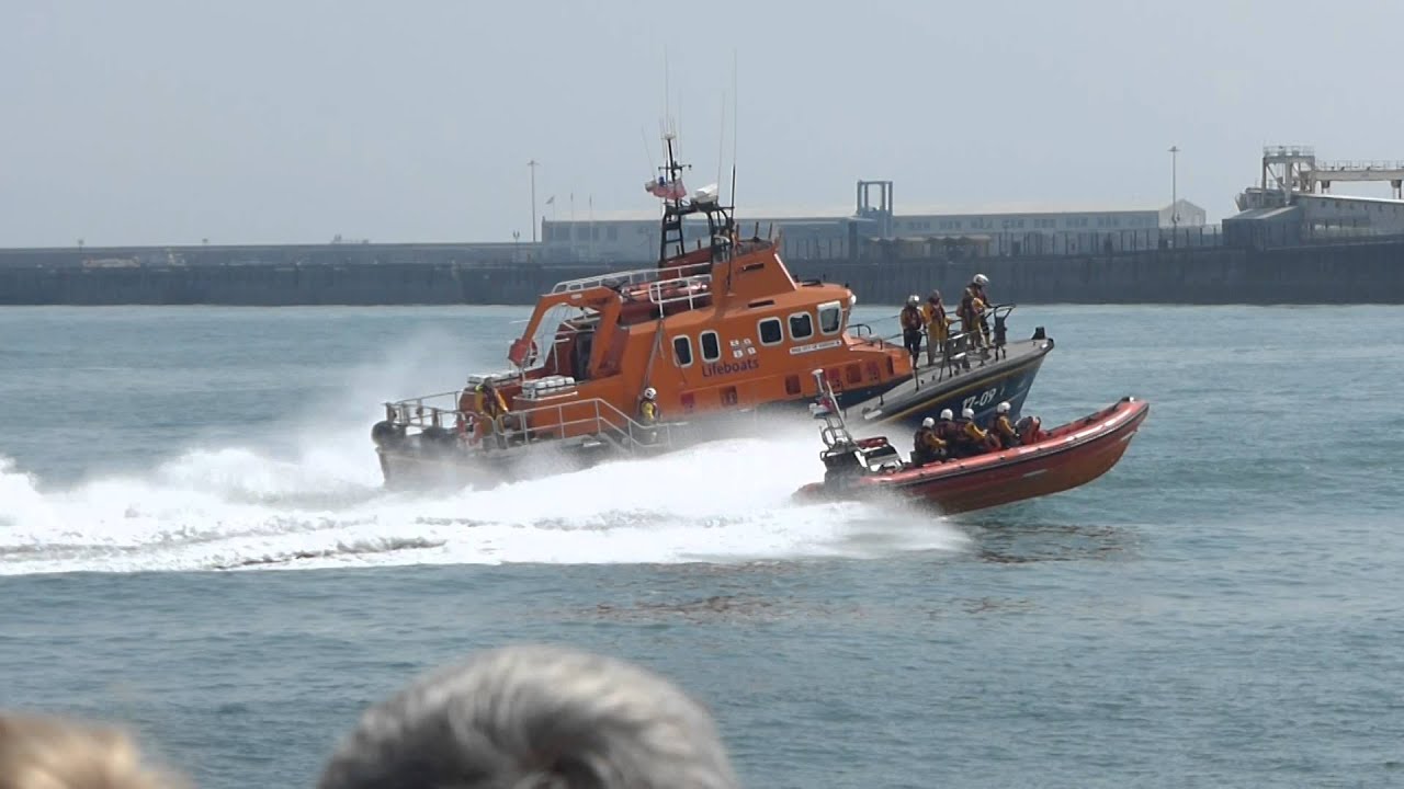 Lifeboat at Dover Regatta July 2014 - YouTube