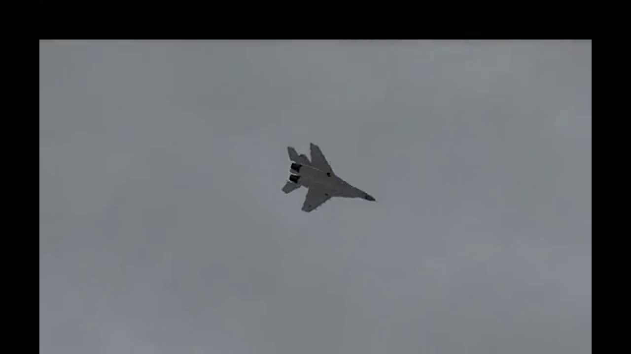 Mig-29M Performs Hammerhead Hook Turn & Flat Spin - YouTube