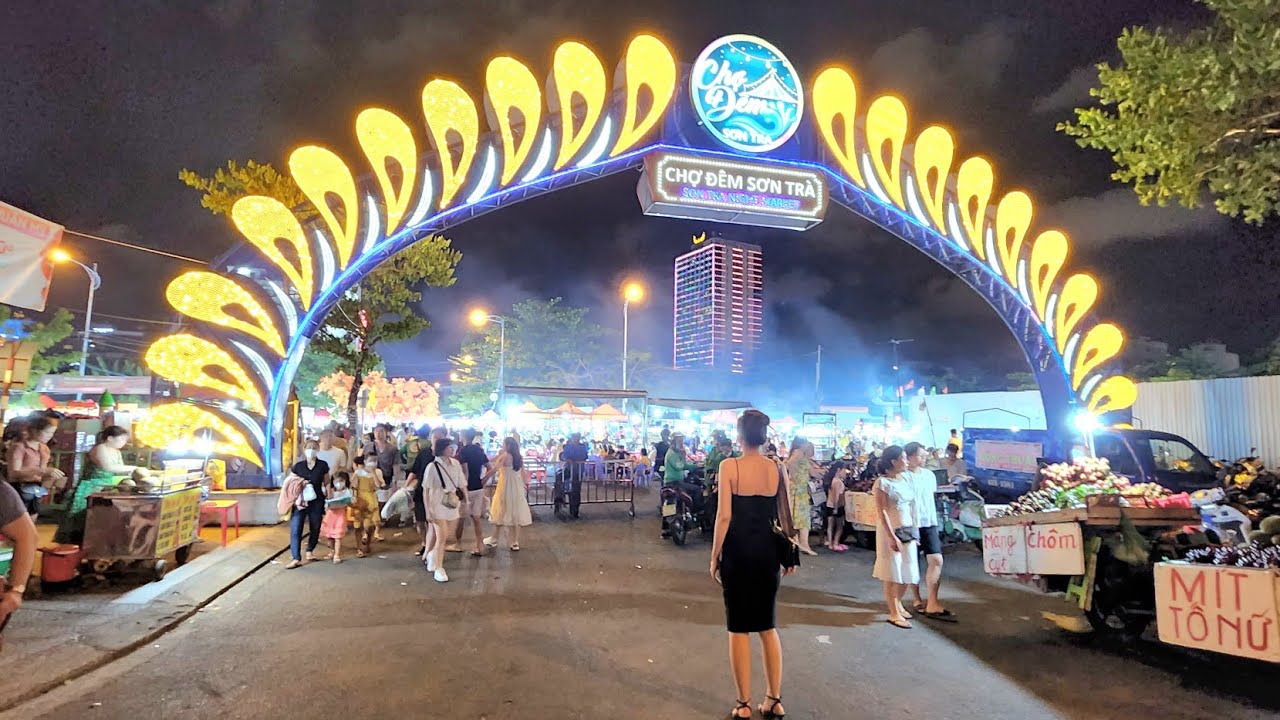 Son Tra Cho dem night market and kpop performances in Danang, Vietnam!😌 ...