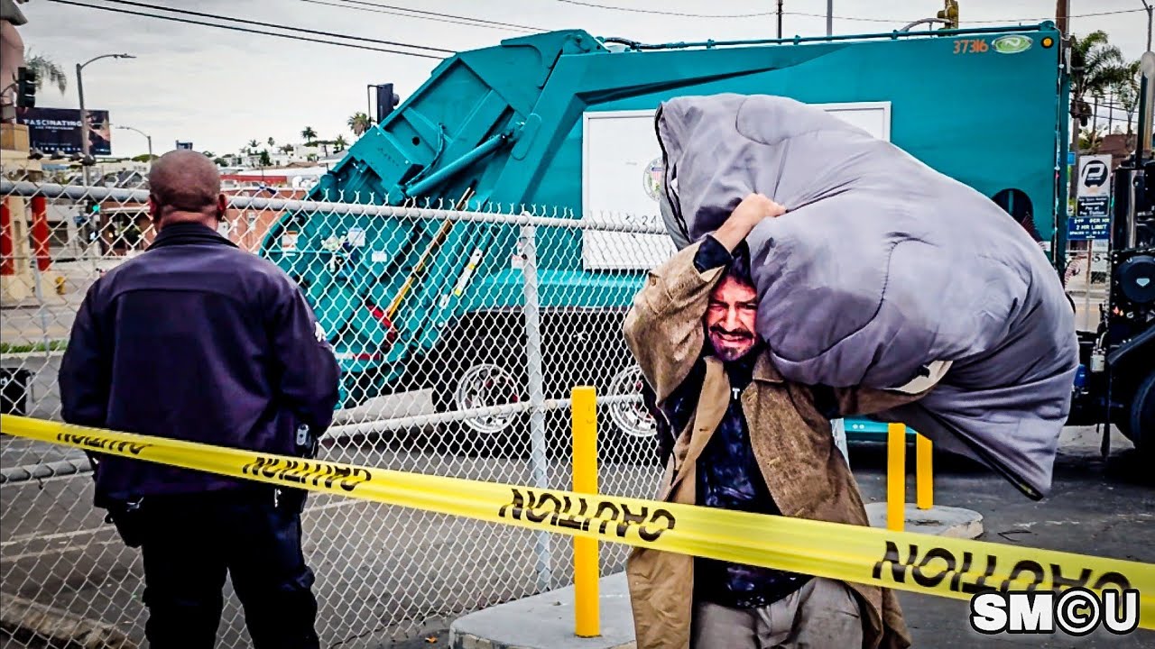 𝗛𝗢𝗠𝗘𝗟𝗘𝗦𝗦 𝗦𝗪𝗘𝗘𝗣: Dragon Carries His Belongings as LAPD and City Crews ...