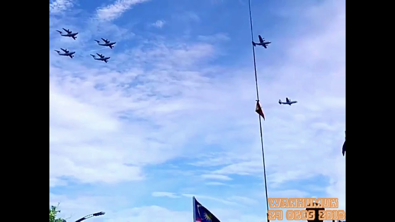 Flypast TUDM Merdeka 2018 - CN235, C130H, A400M - YouTube