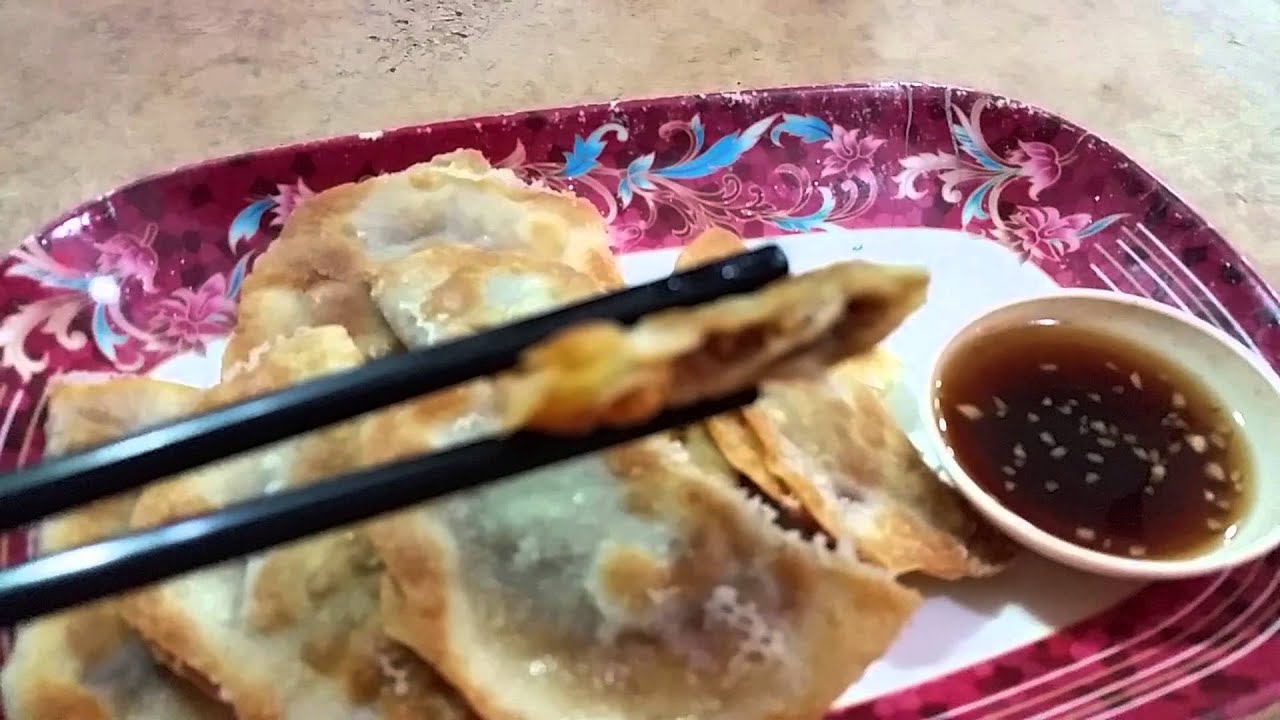 Dim Sum Chinese Pan-fried Dumplings 鍋貼 - YouTube