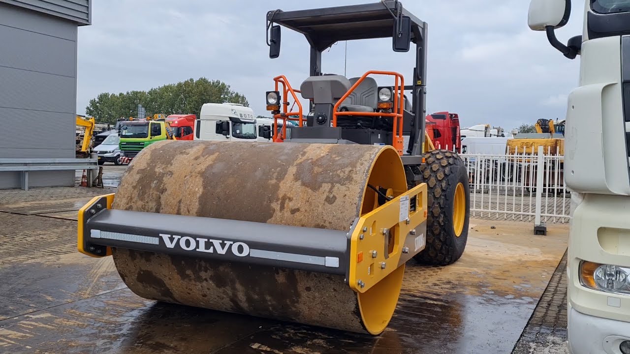 70151327 Volvo SD110 - YouTube