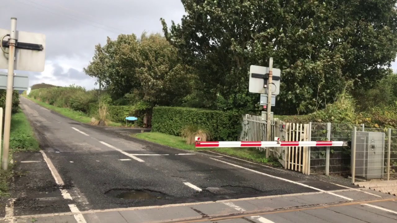 Watten Level Crossing (Highland) Saturday 22.09.2018 - YouTube