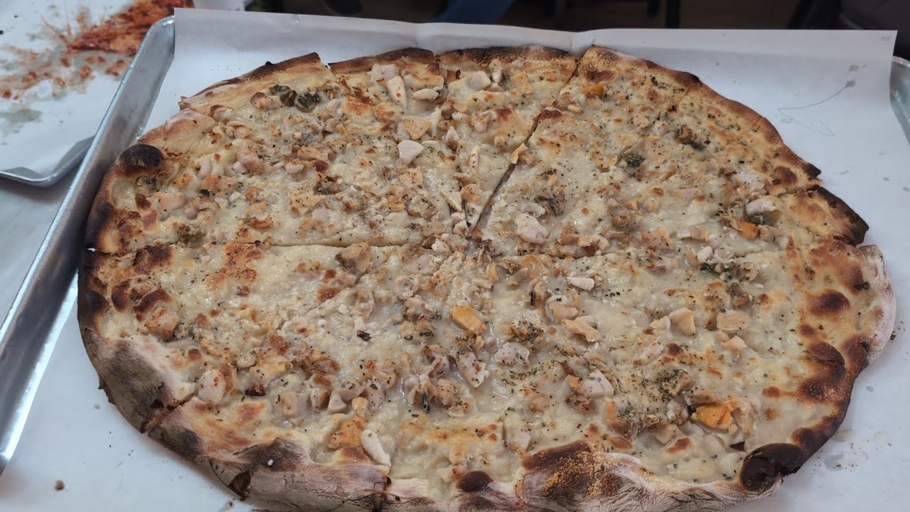 Frank Pepe Clam APIZZA, (New Haven, CT) BY YYZ REVIEW - YouTube