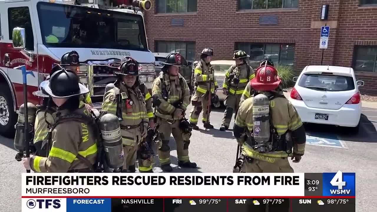 Firefighters rescued residents from fire in Murfreesboro - YouTube