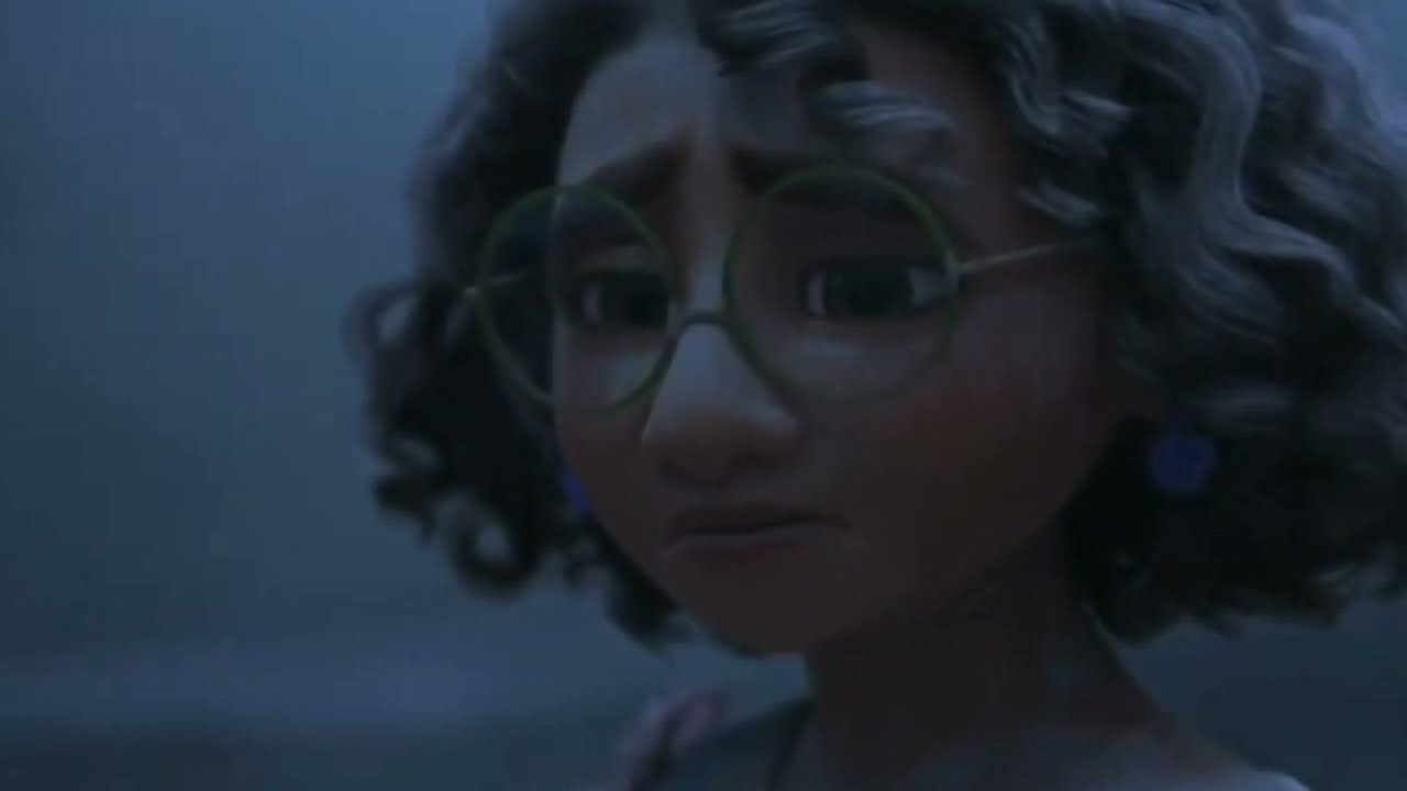 SOS scene from Alvin and the Chipmunks Chipwrecked - YouTube