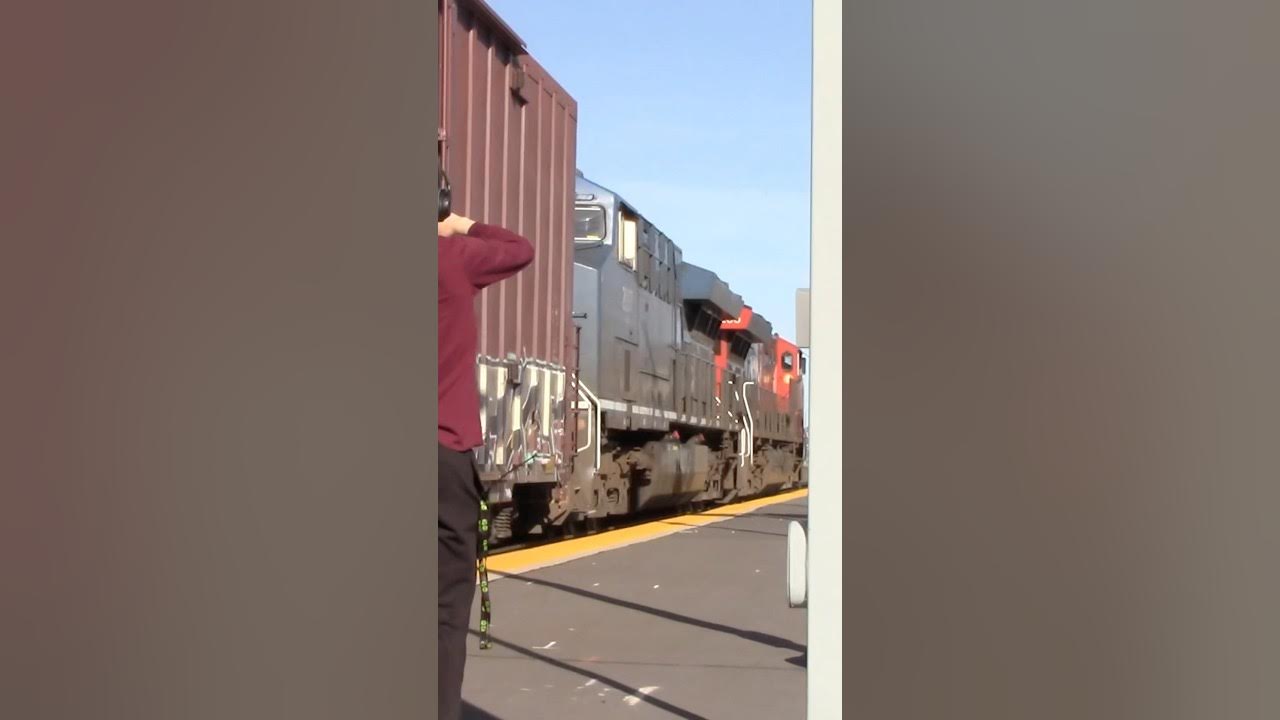 CN A424 With A GECX Unit! - YouTube