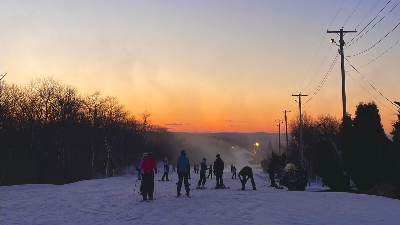 Sunset Snowboarding in the Poconos - Blue Mountain - YouTube