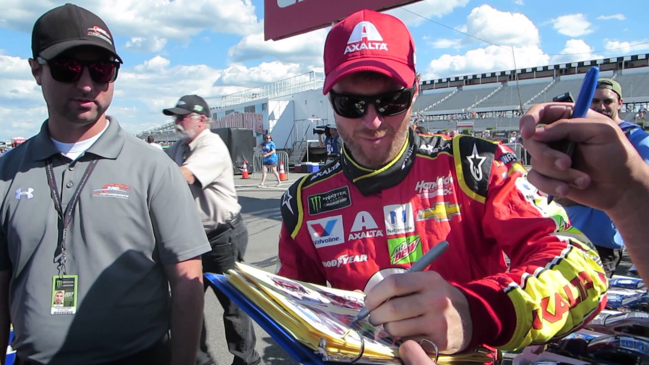 Drivers Signing Autographs At Pocono - YouTube