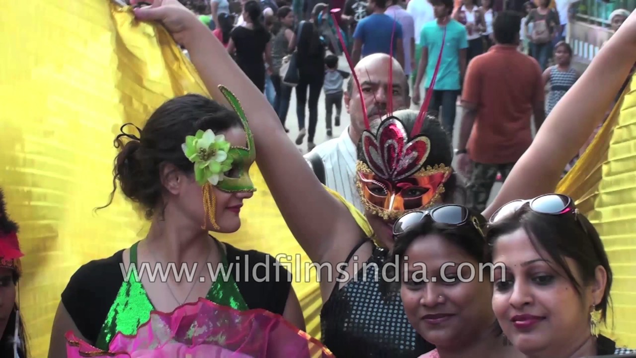 Bengaluru people and street life along M G Road - Open Street - YouTube