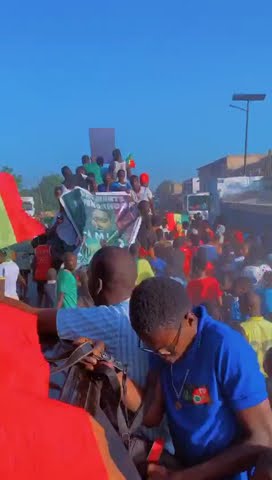 Lamine Sadio chez lui après leur sacre 🎊⚽️🇸🇳🏆(2) - YouTube