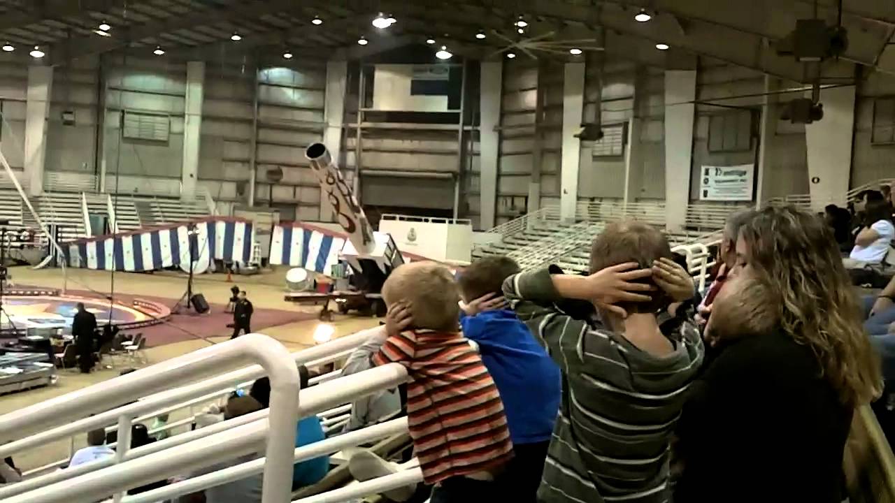 Human Cannonball Soars over 150 FT at Circus! - YouTube