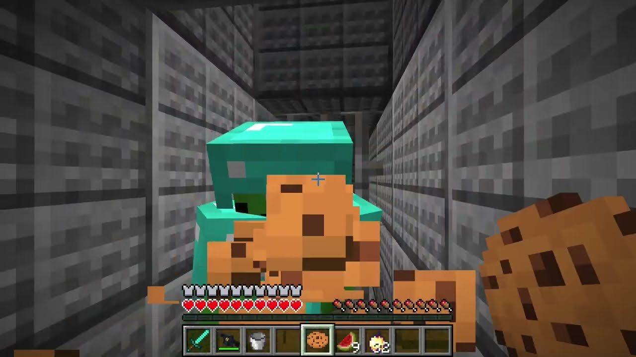 JJ and Mikey spinning SECRET WHEEL of LUCK in minecraft! Challenge by ...