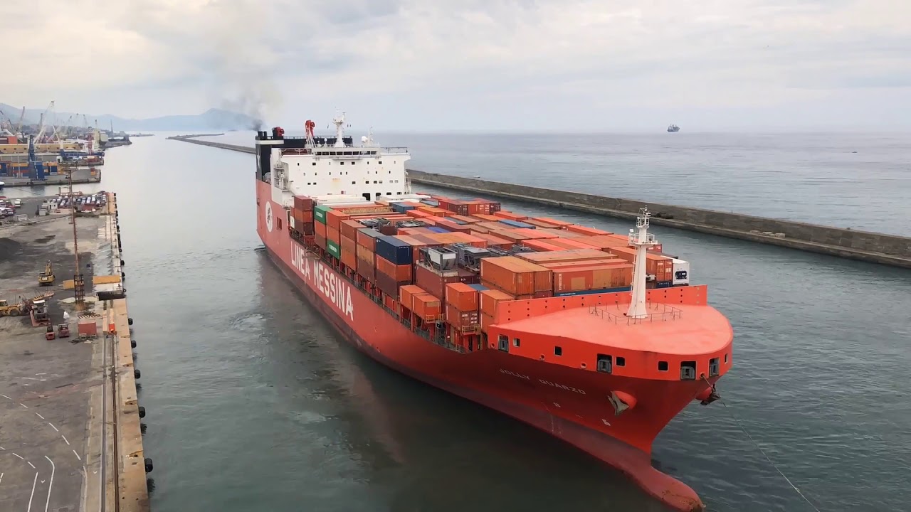 Jolly Quarzo leaving Genoa Port - YouTube