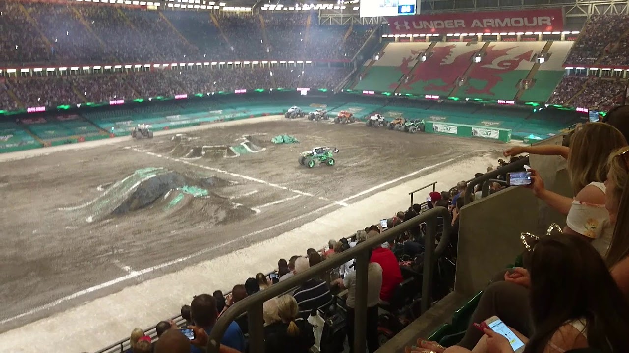 Monster jam Cardiff 2018 - YouTube