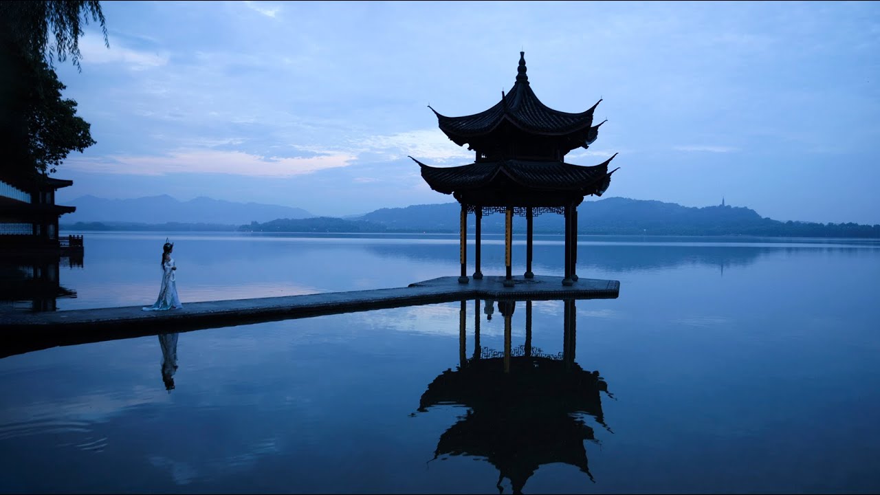 「4K」The Morning of West Lake | Walking by the West Lake - YouTube