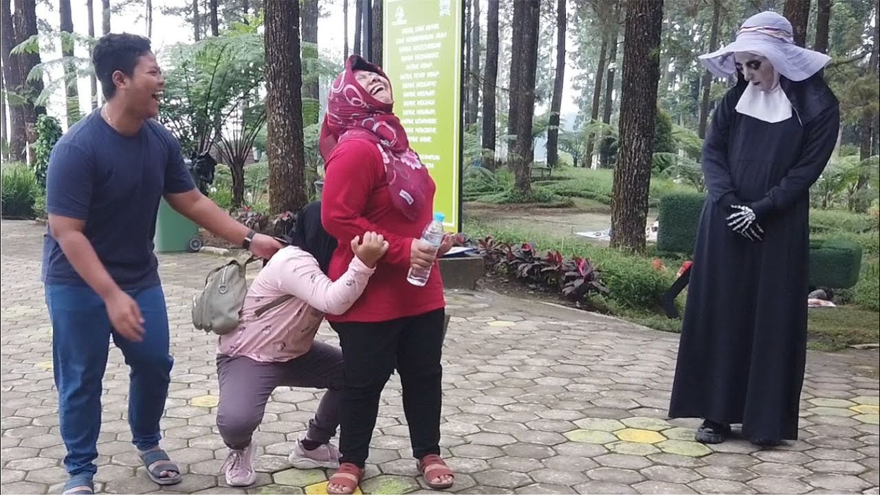 Valak sang peneror || The Nun Prank - YouTube