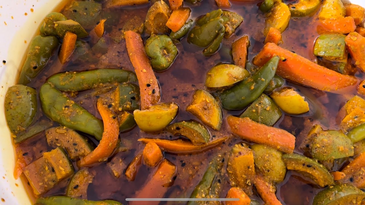 Homemade Pakistani achar ( ami ki recipe ) | easy and quick pickle ...
