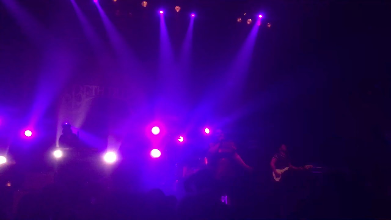 Beth Ditto - Heavy Cross @ L'usine Istres 2018 - YouTube