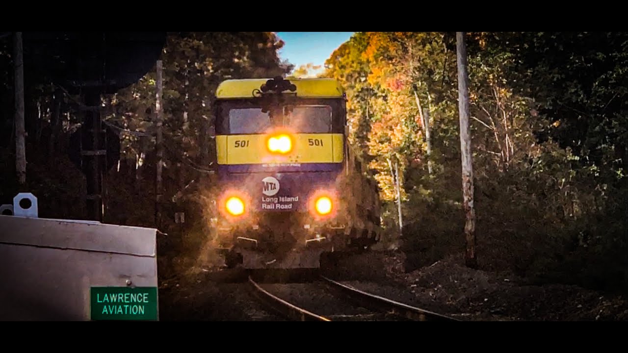 LIRR DM30AC 501 brings a local into Port Jefferson - YouTube