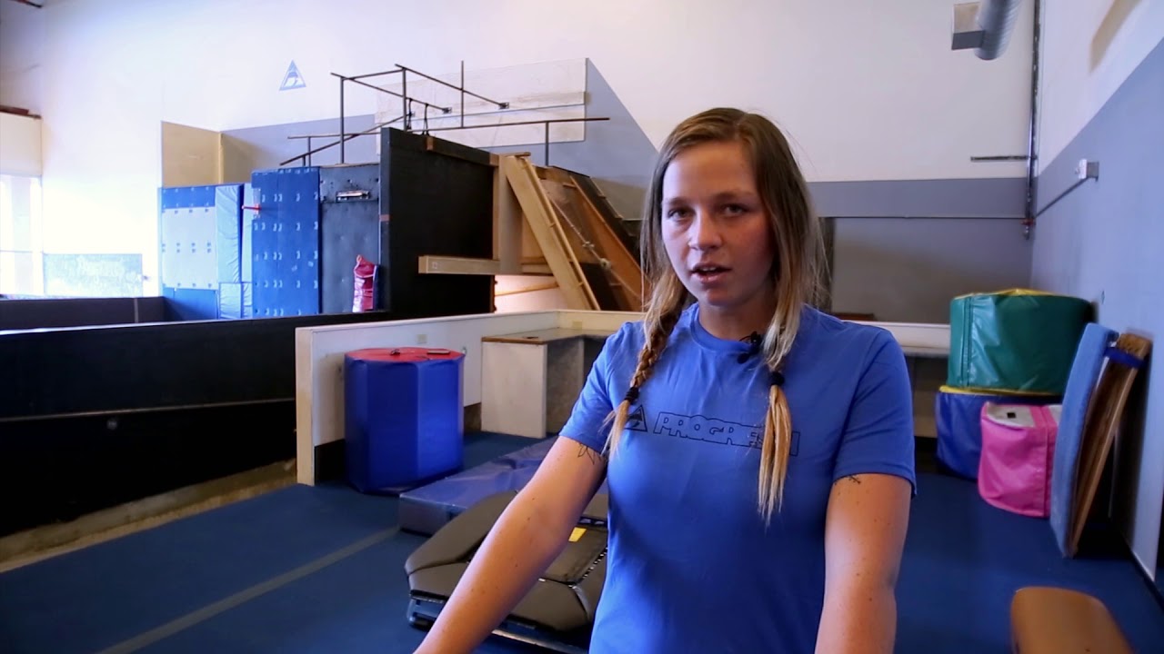 Progresh Sesh: Handstand to Forward Roll with Coach Daisy - YouTube