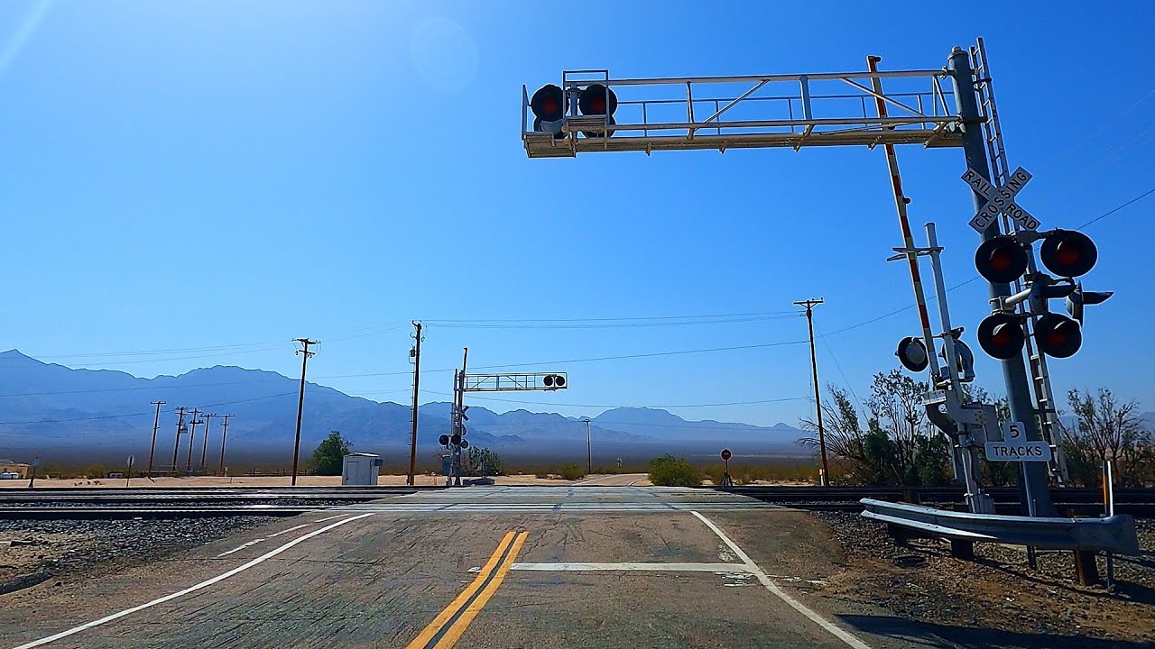 A Drive Through The Mojave Desert - YouTube