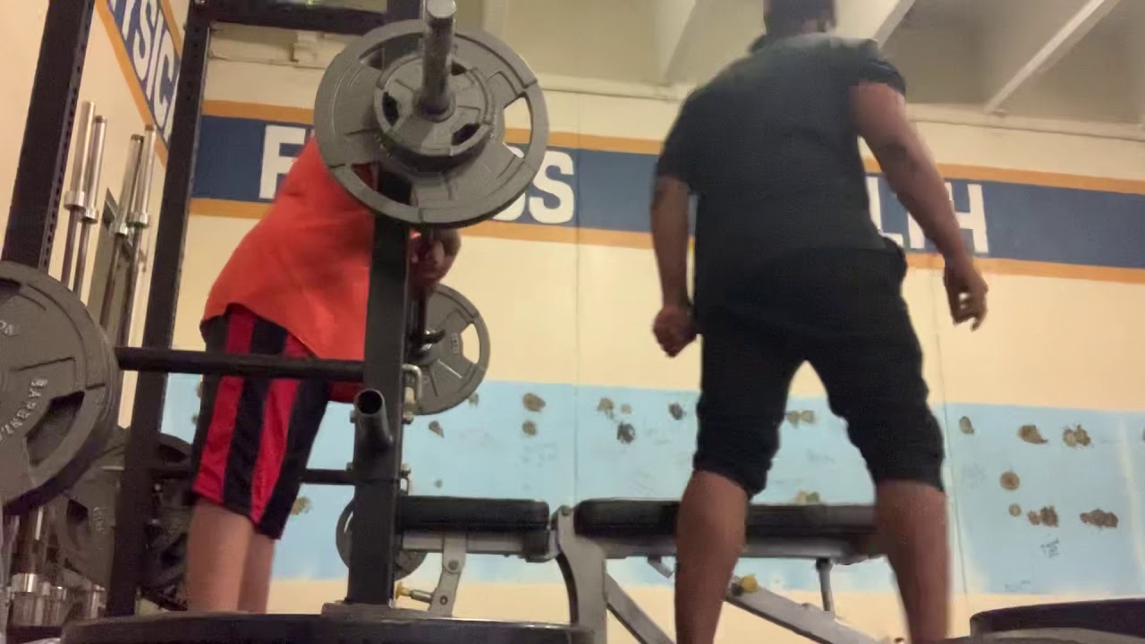 Benching 185 Pounds - YouTube