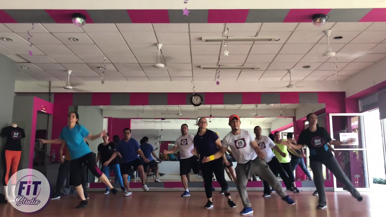 Como BAILAR samba de manera divertida - YouTube