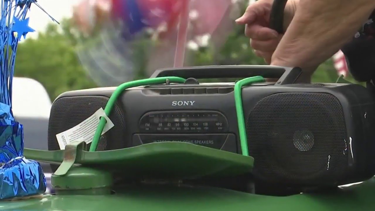 Boom Box Parade back in Windham for the 39th time - YouTube