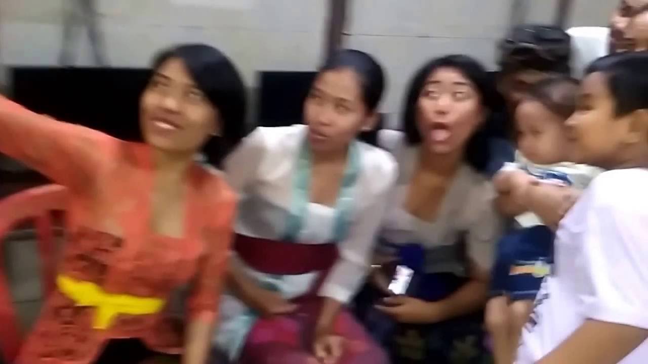 WeFie : A photographic group portrait - YouTube