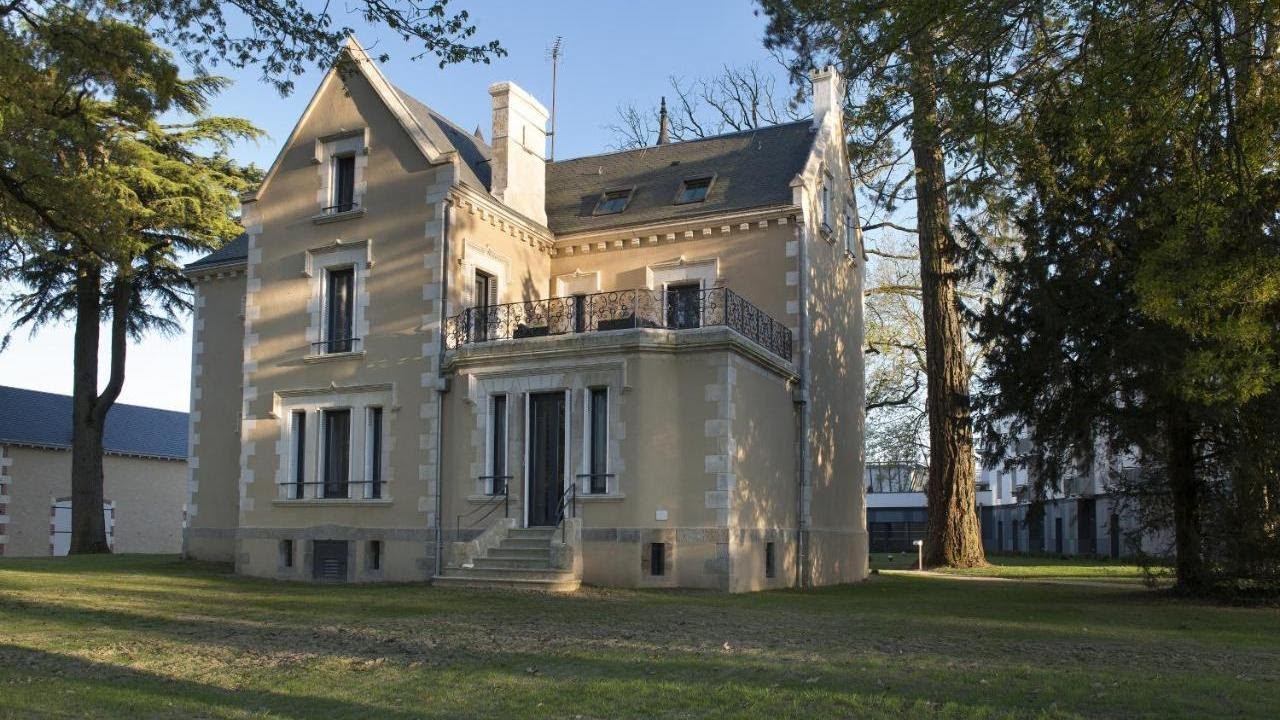 Domitys Le Château des Plans, Parthenay, France - YouTube