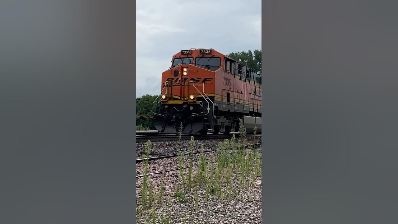 Slow moving BNSF Z train crawling past crossing! #bnsf #bnsfrailway #bnsftrains #train - YouTube