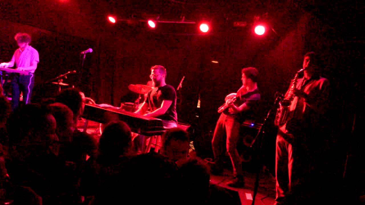 Vulfpeck - Outro » Speedwalker featuring Joey Dosik - Live in LA - YouTube