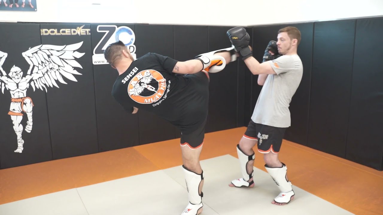 Setting Up the Spinning Heel Kick to the Head - YouTube