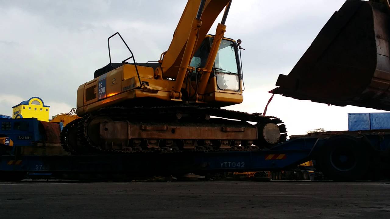 Loading excavator Komatsu PC 400 LC - YouTube