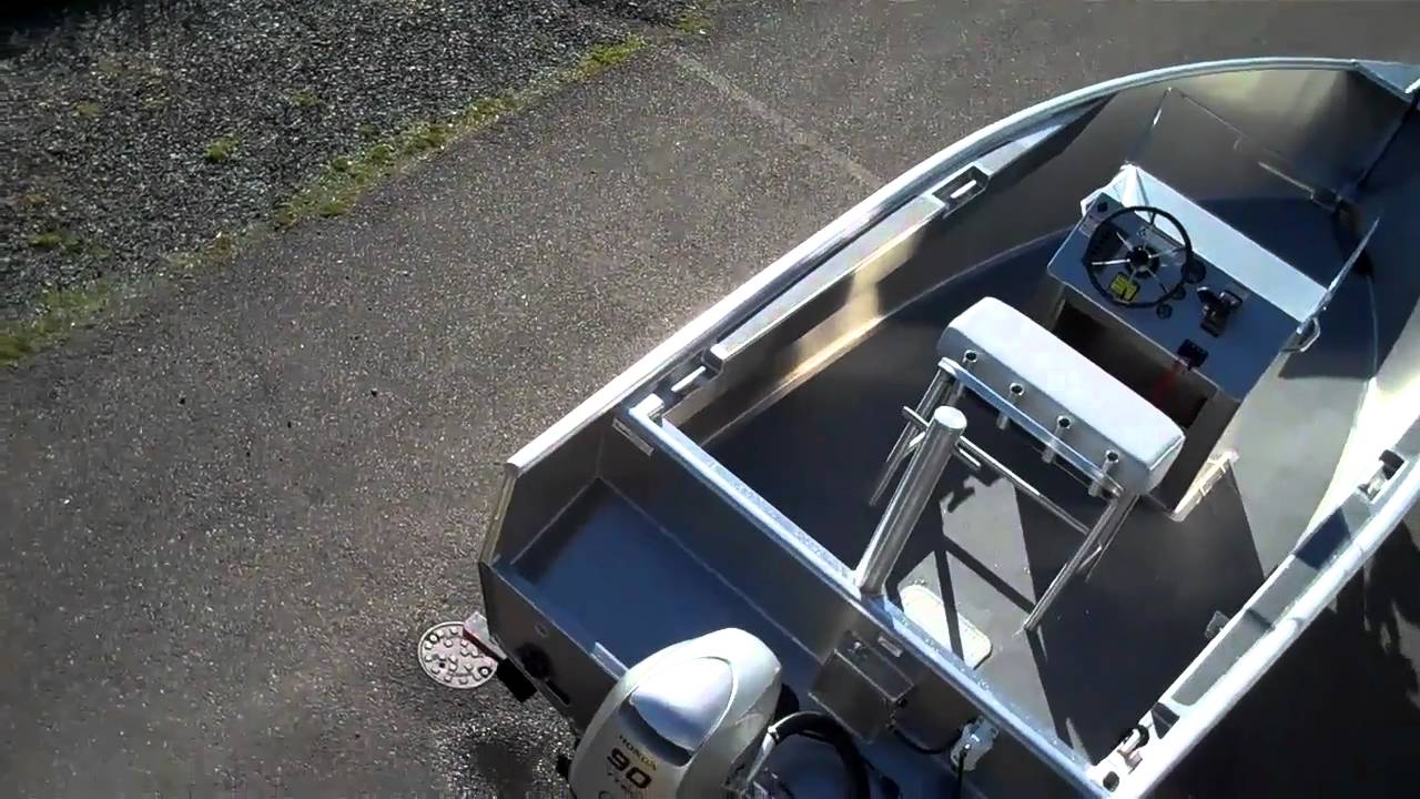 Pacific Boats V19 Center Console - YouTube