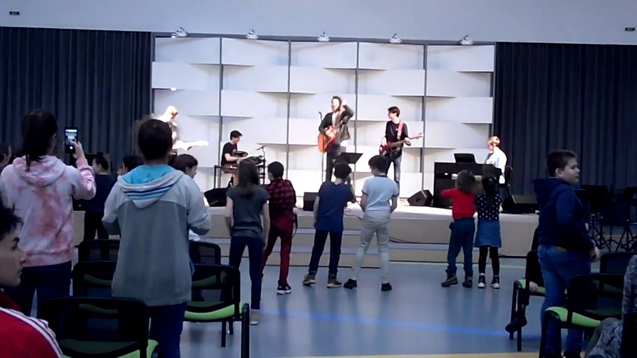 Az Extázis együttes koncertje a Bornemisza Péter Gimnáziumban - YouTube