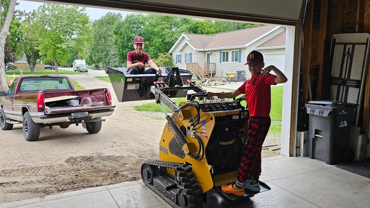 Update! New mini skid bucket. - YouTube