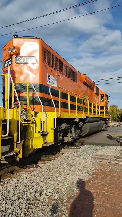 EMD GP9 Idling on the Rochester Southern - YouTube