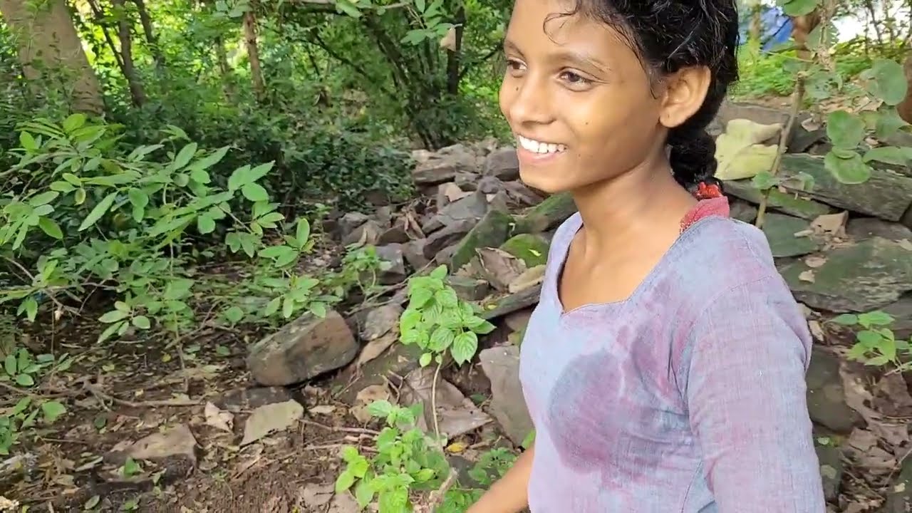 चोरी करने माई आज पेड़ चढ़ गई है Indian Village Girl Vlog New Desi