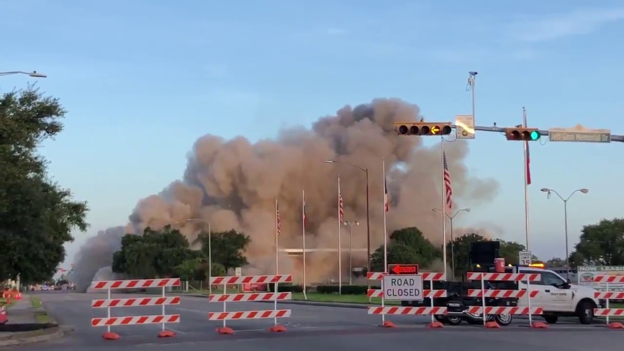 Pasadena building implosion: First Pasadena State Bank came down Sunday ...