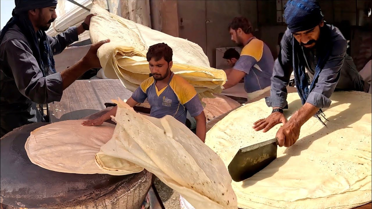 Street Food Manda Roti Making | Pakistan's Biggest Rumali Roti - Street ...
