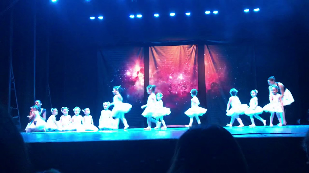 Primeira apresentação de ballet no Theatro - YouTube