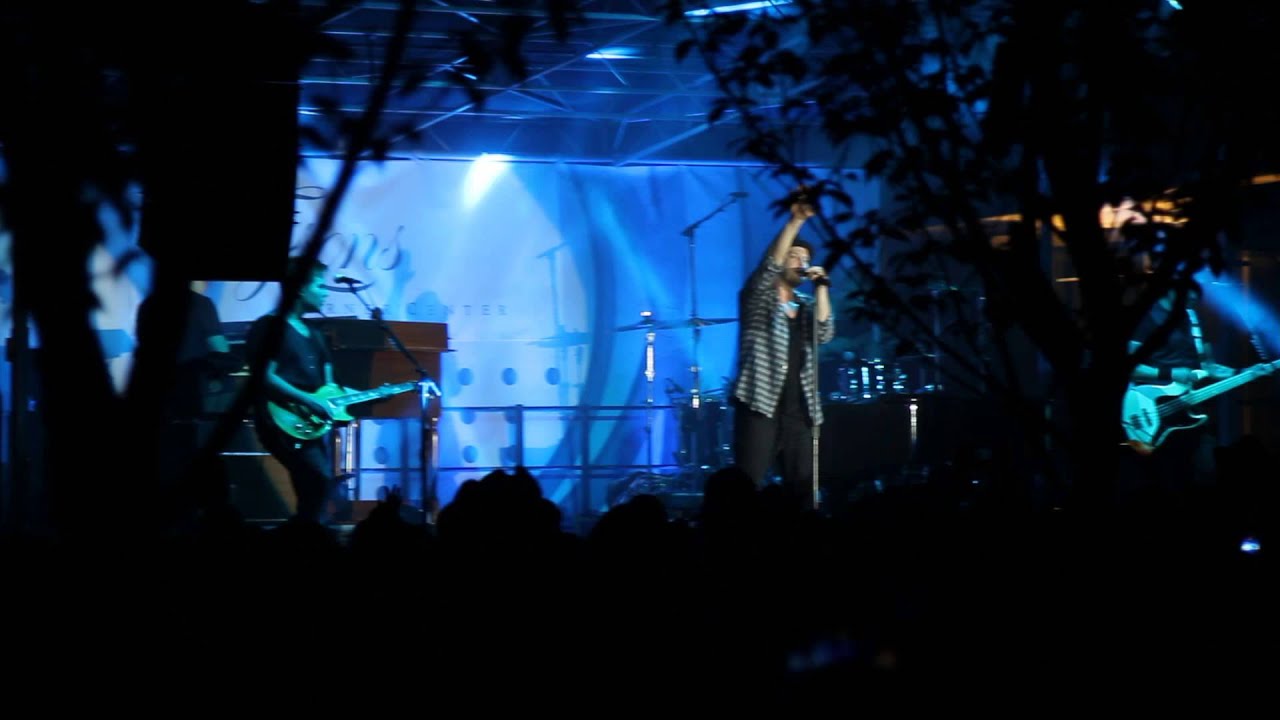 Fire - Gavin DeGraw live at Tysons Corner Center - YouTube