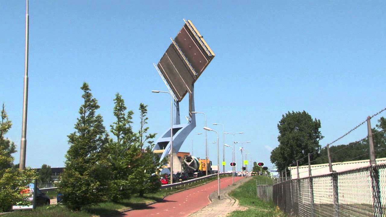 Dutch bridge opens - Slauerhoffbrug 1 - YouTube