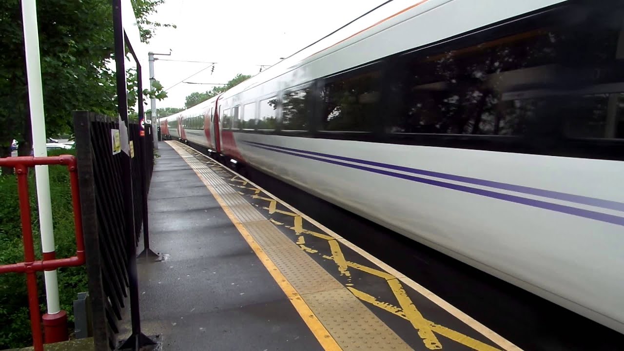 class 91 passing through Outwood with horn! - YouTube