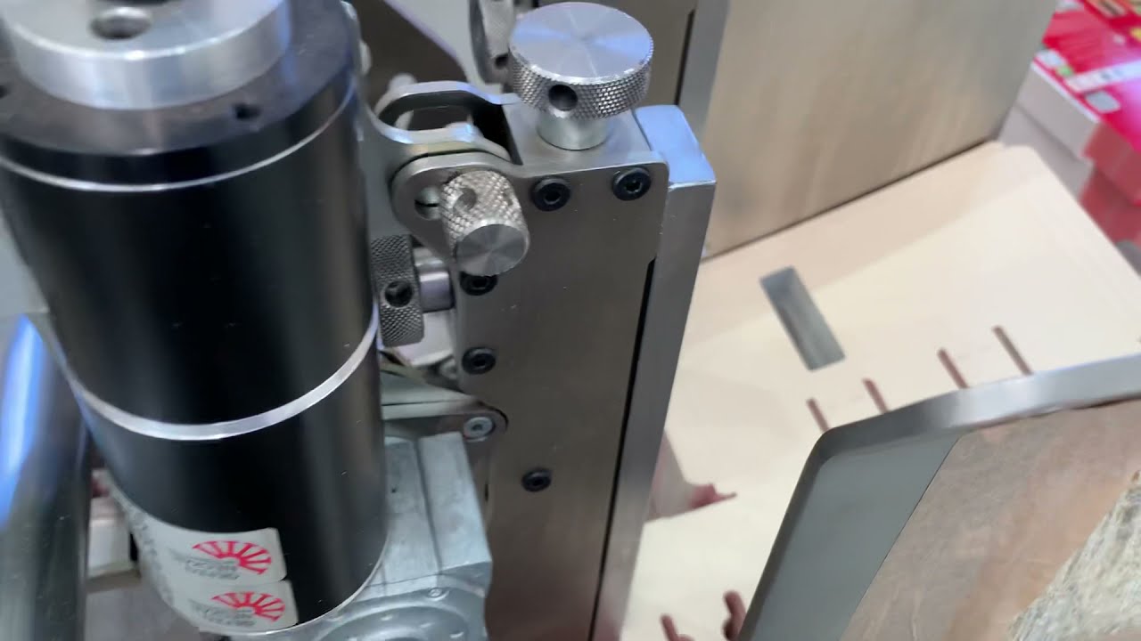 Demonstration of the BOBST EXPERTFOLD Folder-gluer + BOBST Cartonpack 4 ...