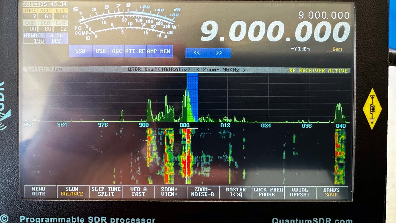 RGO ONE with a spectrum scope via the Quantum SDR device - YouTube